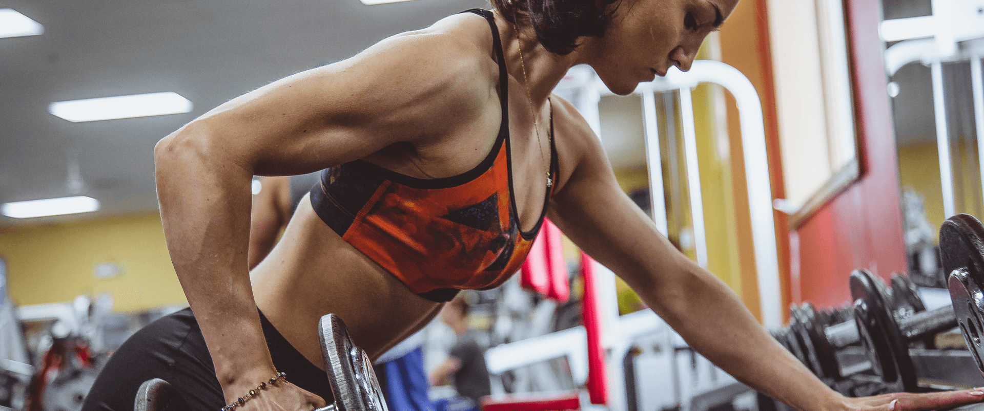 Kraftvoll und gezielt: Das ultimative Kurzhantel Schulter Training für starke Schultern - Chiefs ...